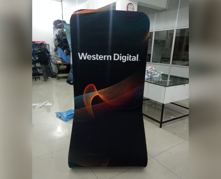 Premium Standees - EarcIn