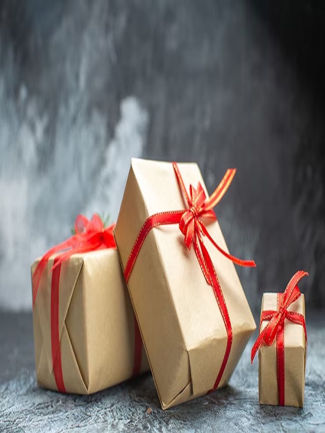 10 Creative and Memorable Corporate Gifting Ideas - EarcIn